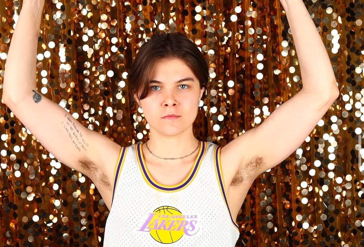 Bar Babe of the Month: Molly at C’mon Everybody – Thotyssey